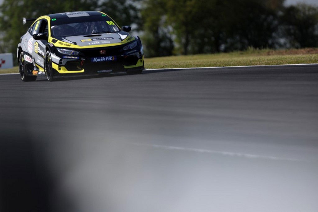 BTCC: Thruxton maestro Cook leads Sutton in opening practice | Crash.net